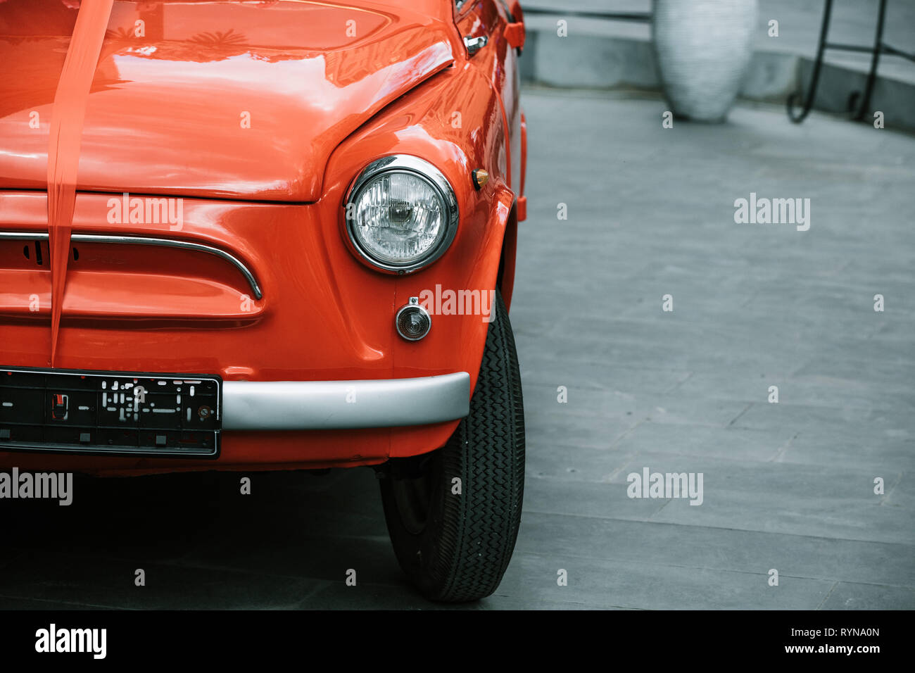 Vintage car decorated with ribbon hi-res stock photography and images ...