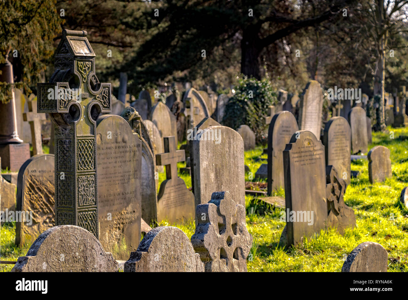 London cemetery hi-res stock photography and images - Alamy