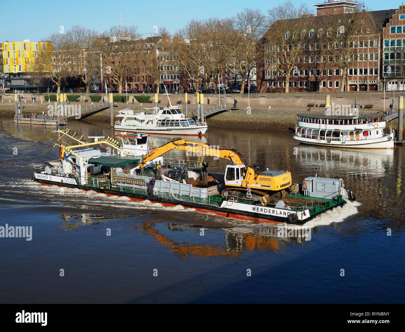 Barge excavator excavator on barge hi-res stock photography and images ...
