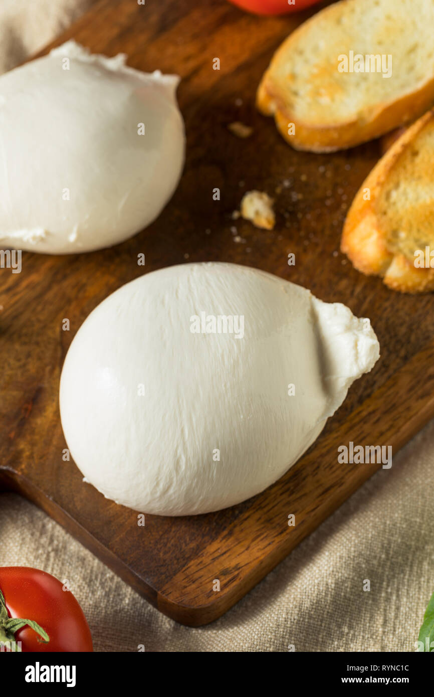 Italian burrata cheese hi-res stock photography and images - Alamy