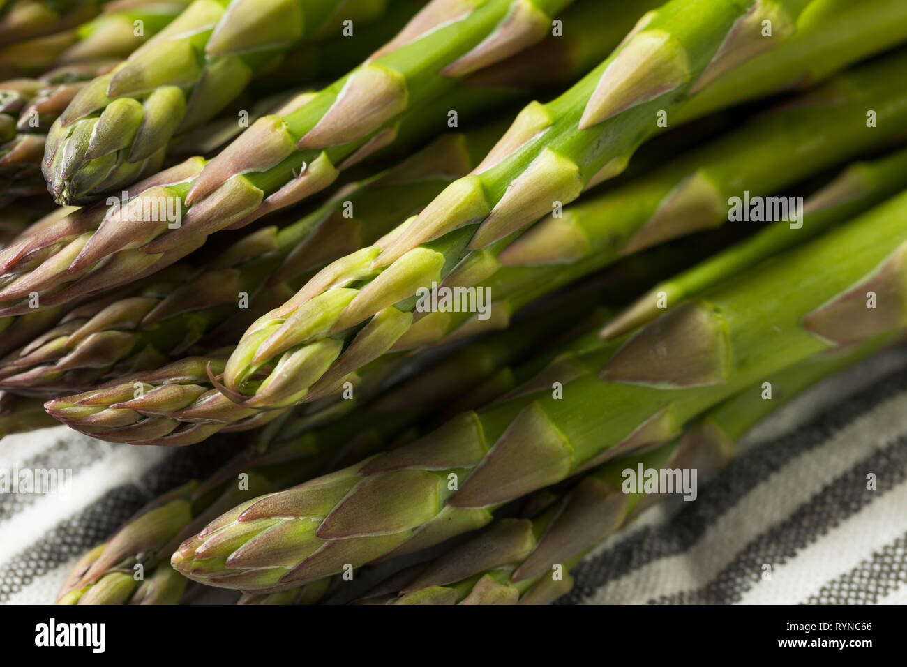 Raw Green Organic Asparagus Spears Ready to Cook Stock Photo - Alamy