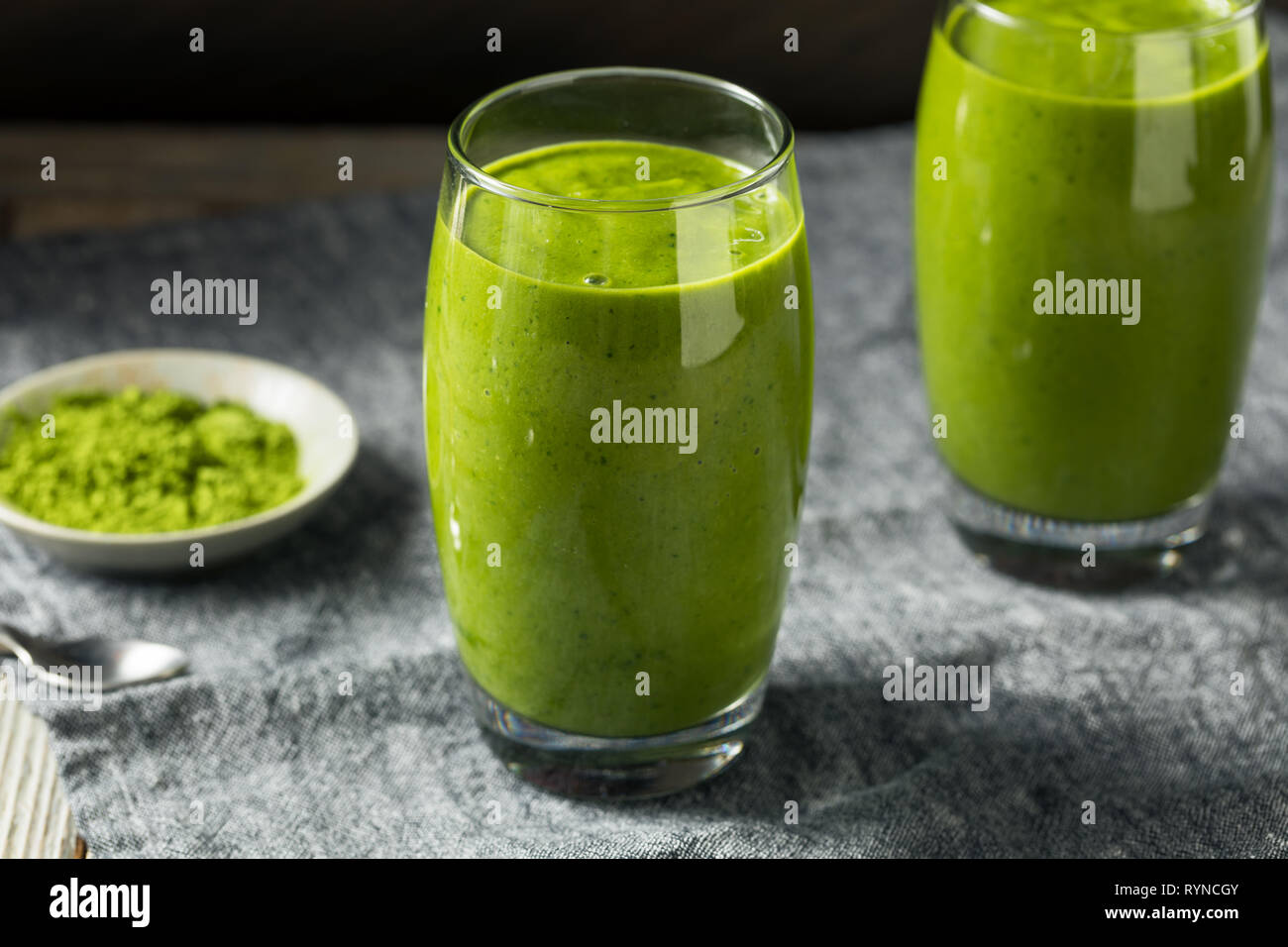 Healthy Homemade Matcha Breakfast Smoothie with Spinach and Banana ...