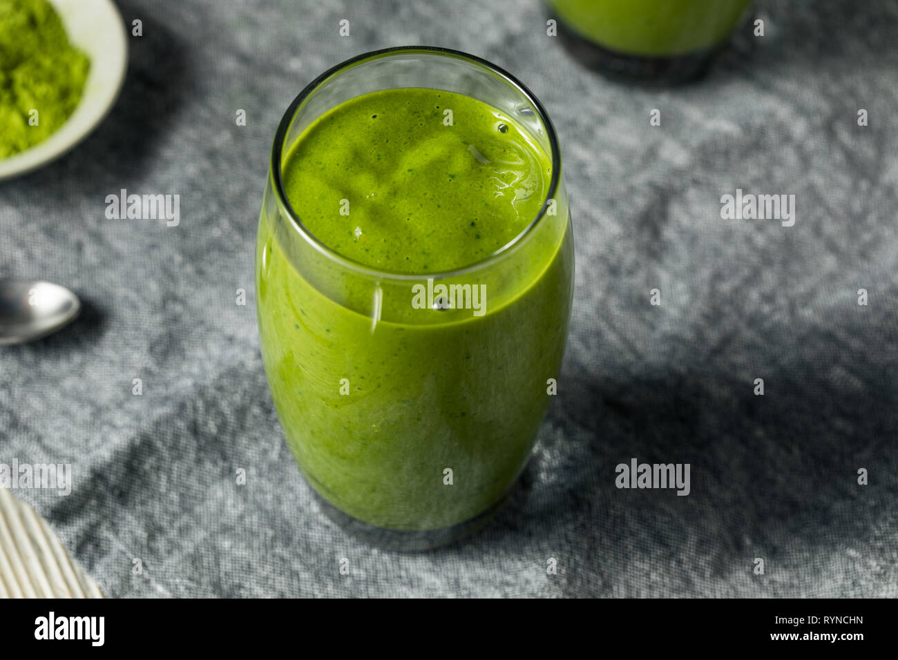 Healthy Homemade Matcha Breakfast Smoothie with Spinach and Banana ...