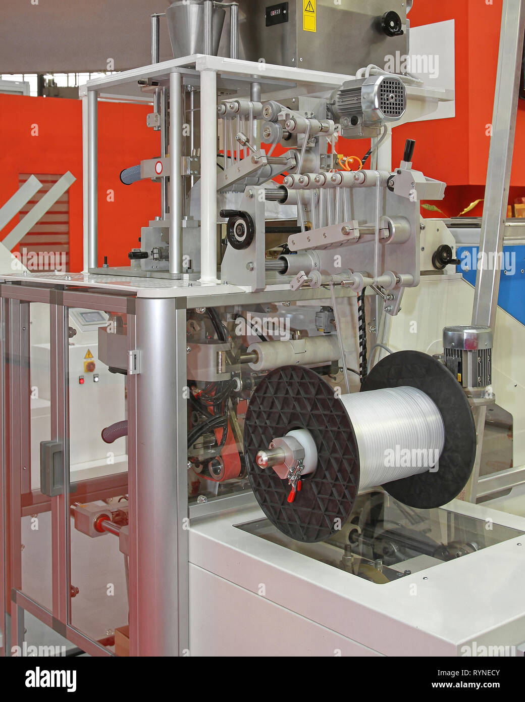 Automated packing hi-res stock photography and images - Alamy