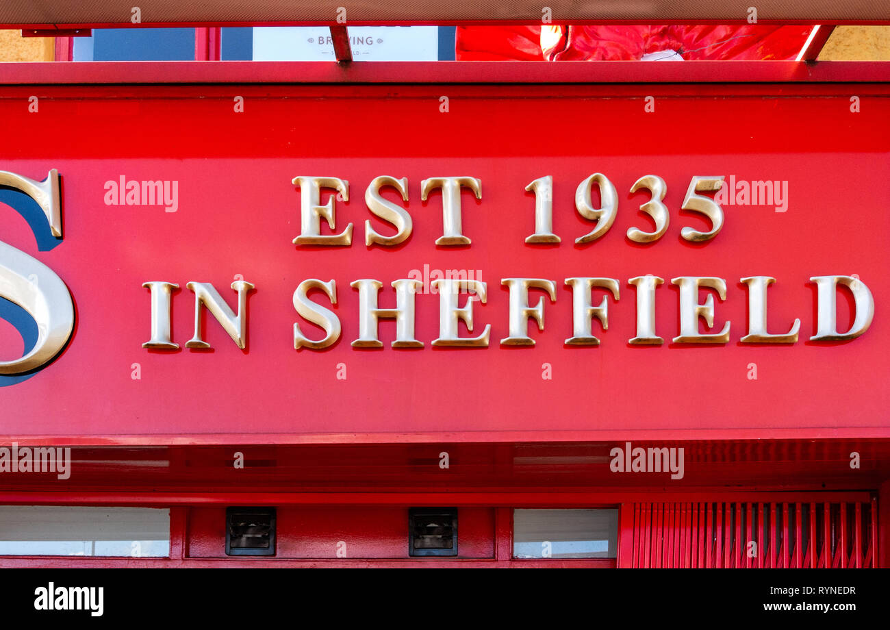 Fascia signage hi-res stock photography and images - Alamy