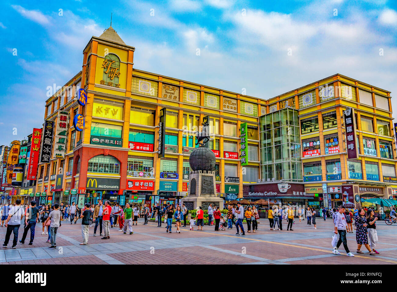 Guangzhou street scene china hi-res stock photography and images - Alamy