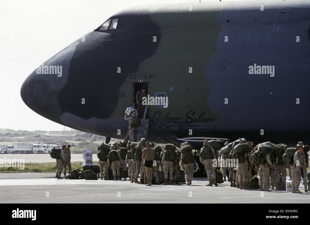 Soldiers mogadishu, somalia 1993 hi-res stock photography and images ...