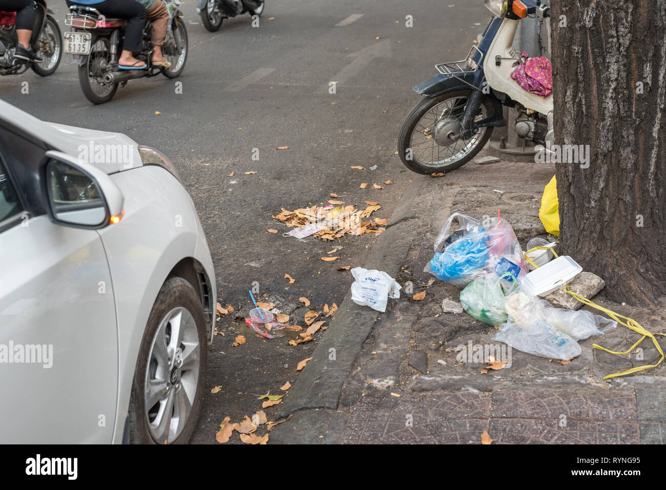 Street garbage hi-res stock photography and images - Alamy