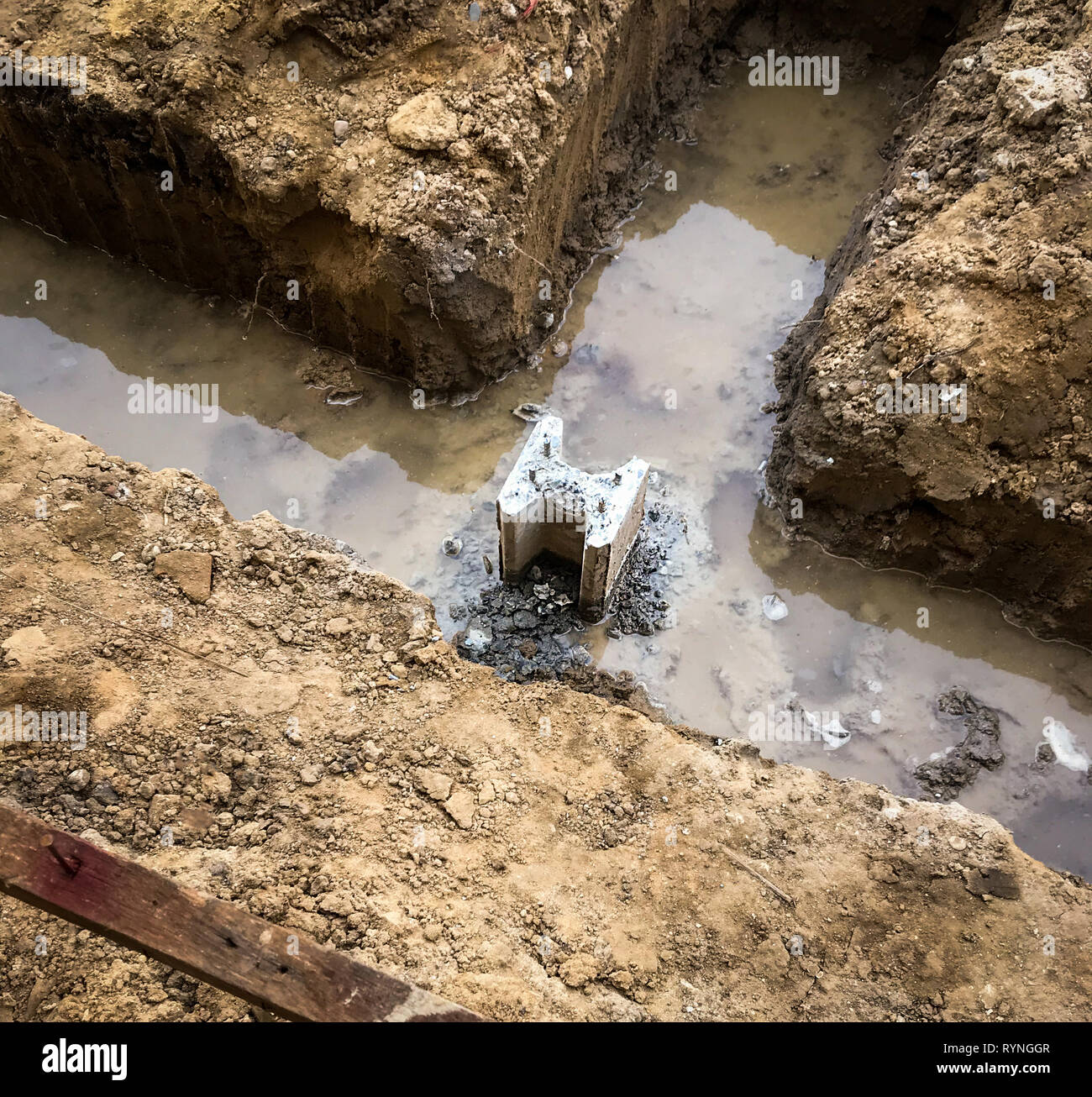 Steel piling house hi-res stock photography and images - Alamy