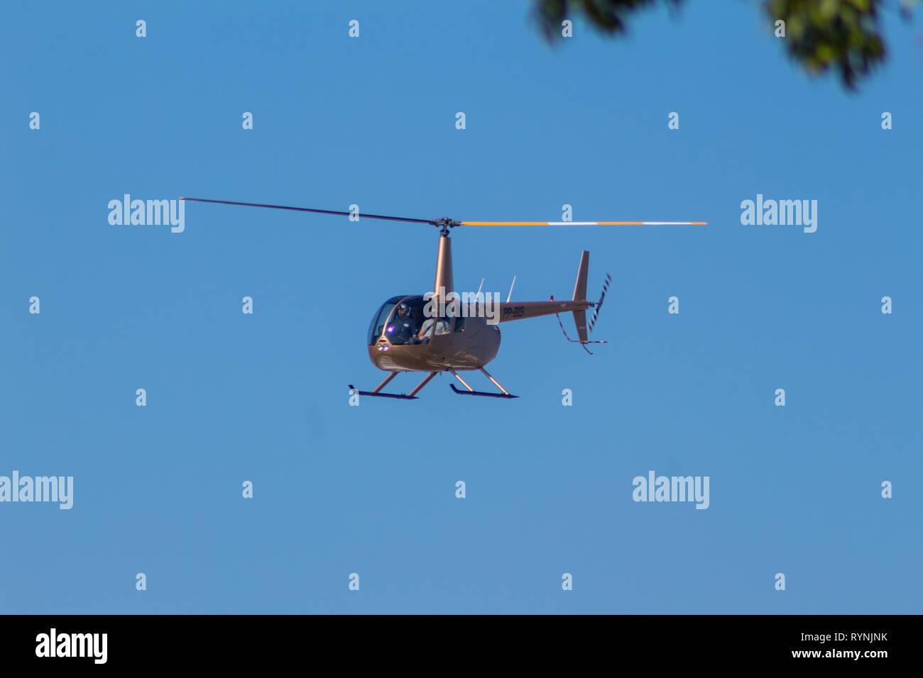 Robinson r44 helicopter in flight hi-res stock photography and images ...