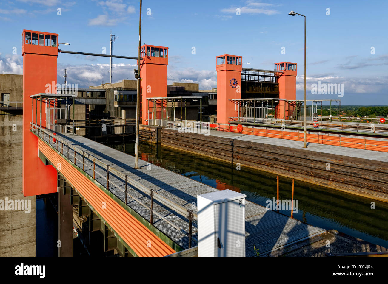 Schiffshebewerk luneburg twin ship lift of elbe seitenkanal elbe ...