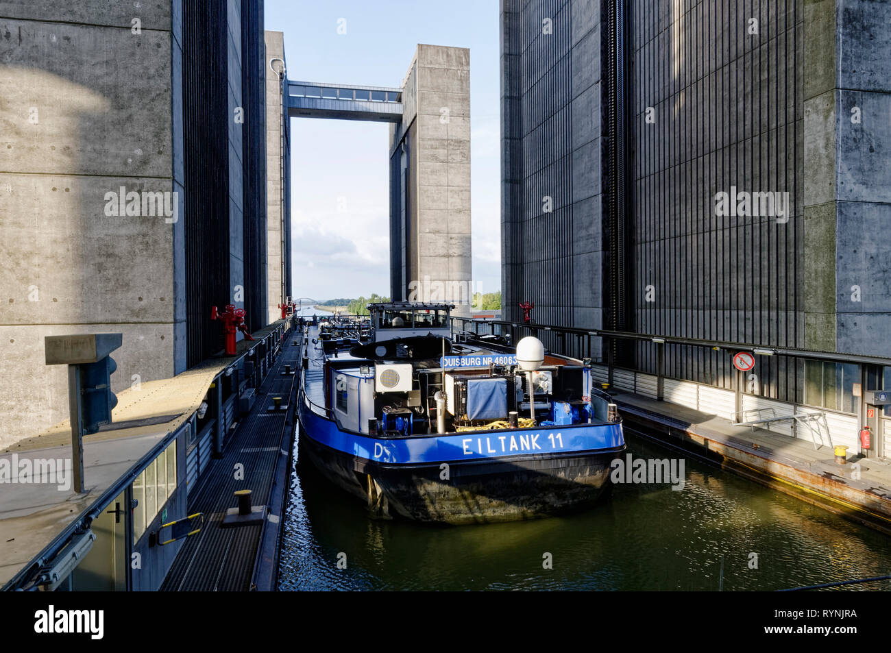 Schiffshebewerk luneburg twin ship lift of elbe seitenkanal elbe ...