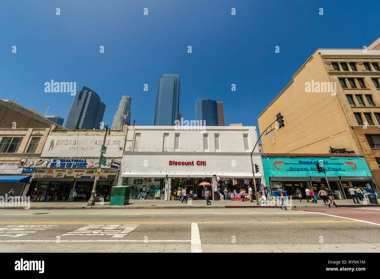 Discount store on Broadway in Los Angeles downtown Stock Photo - Alamy
