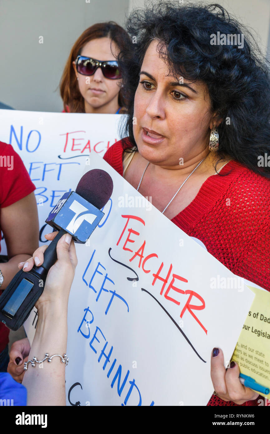 Hispanic Female Teachers High Resolution Stock Photography and Images ...