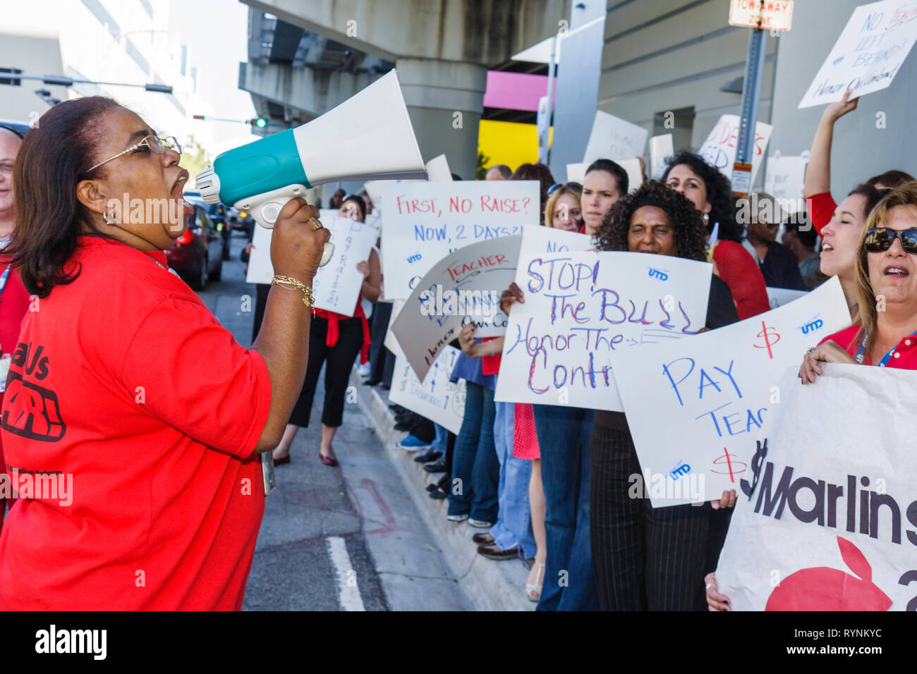 Logo servers hi-res stock photography and images - Alamy
