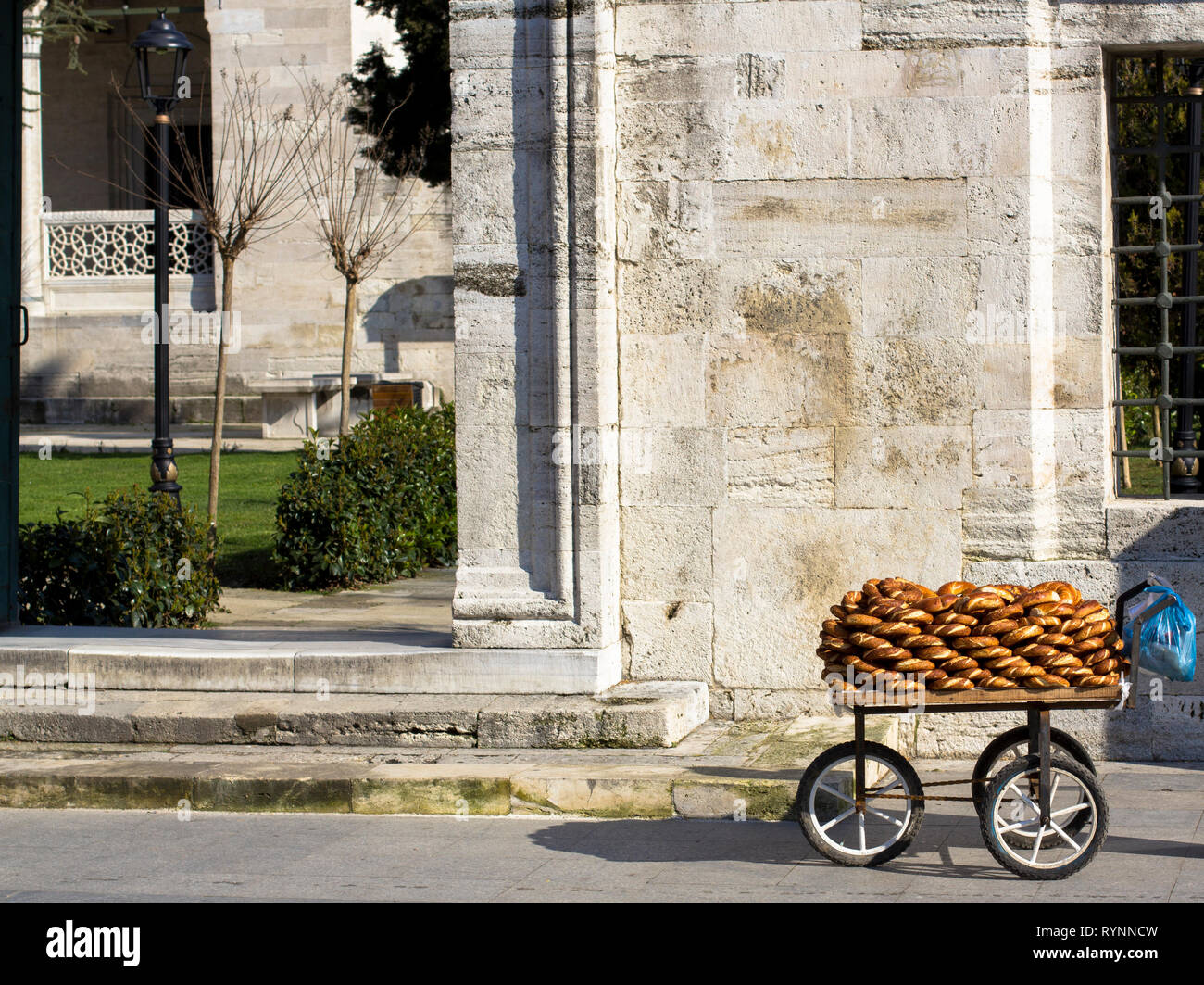 Trolley with Turkish simits at the entrance to the landmark Stock Photo ...
