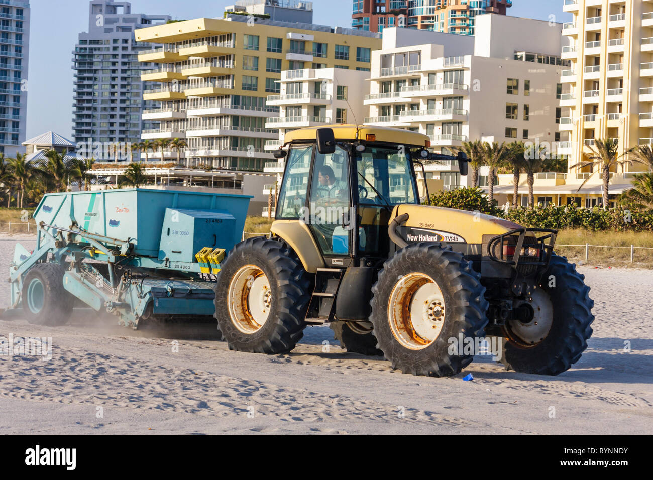 Tractor sand beach cleaner hi-res stock photography and images - Alamy