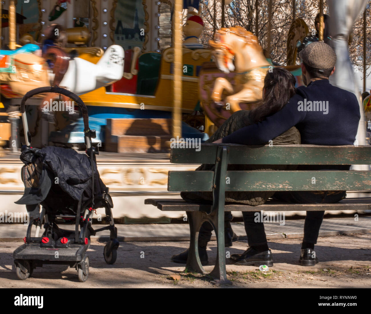 Couple looking at funfair hi-res stock photography and images - Alamy