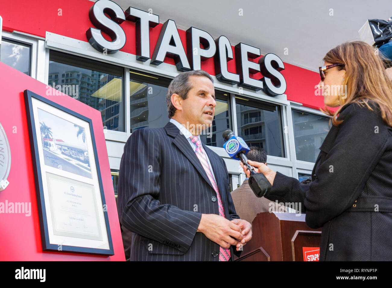 Male interview store hi-res stock photography and images - Alamy