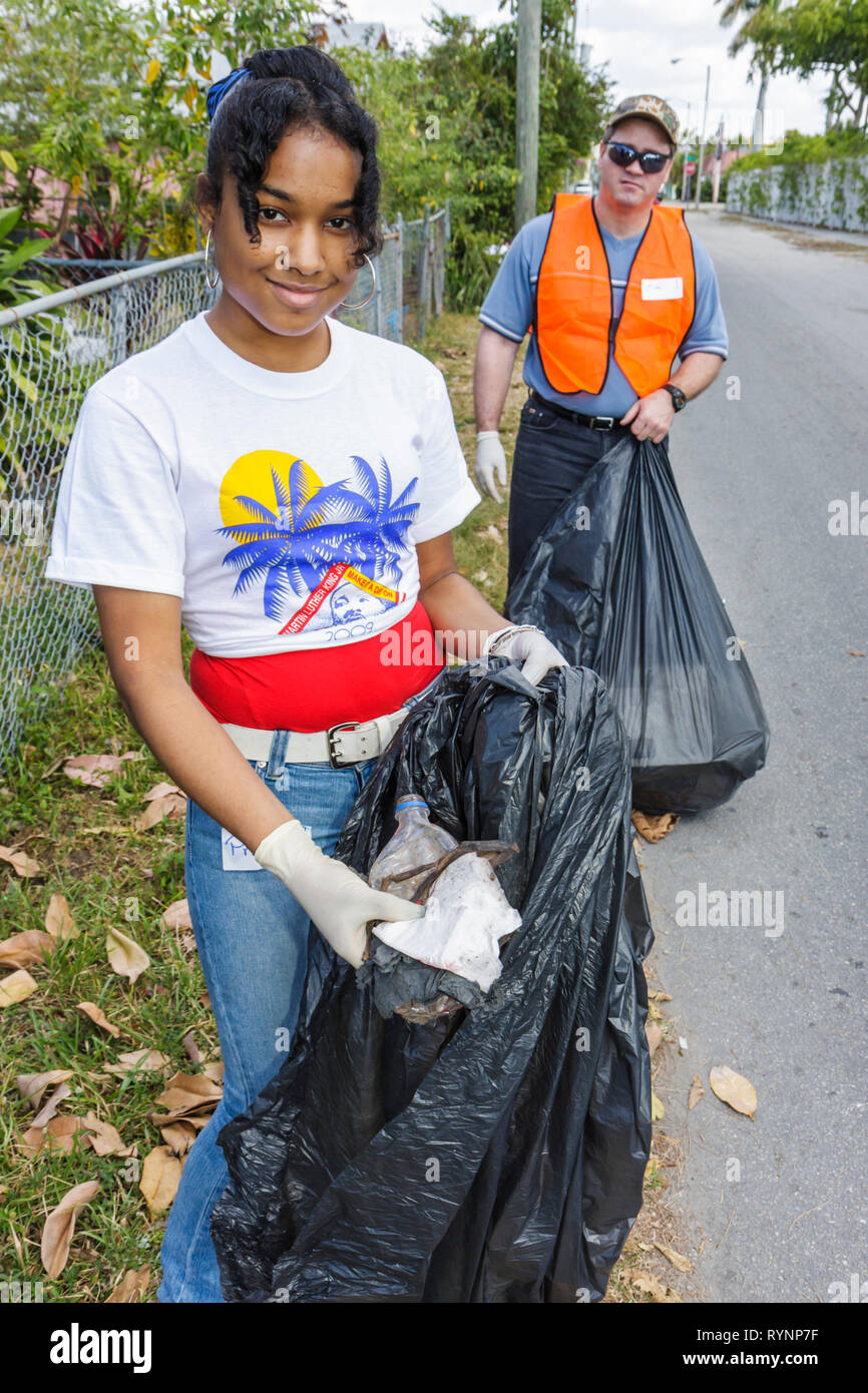 Volunteers working together serving students hi-res stock photography ...