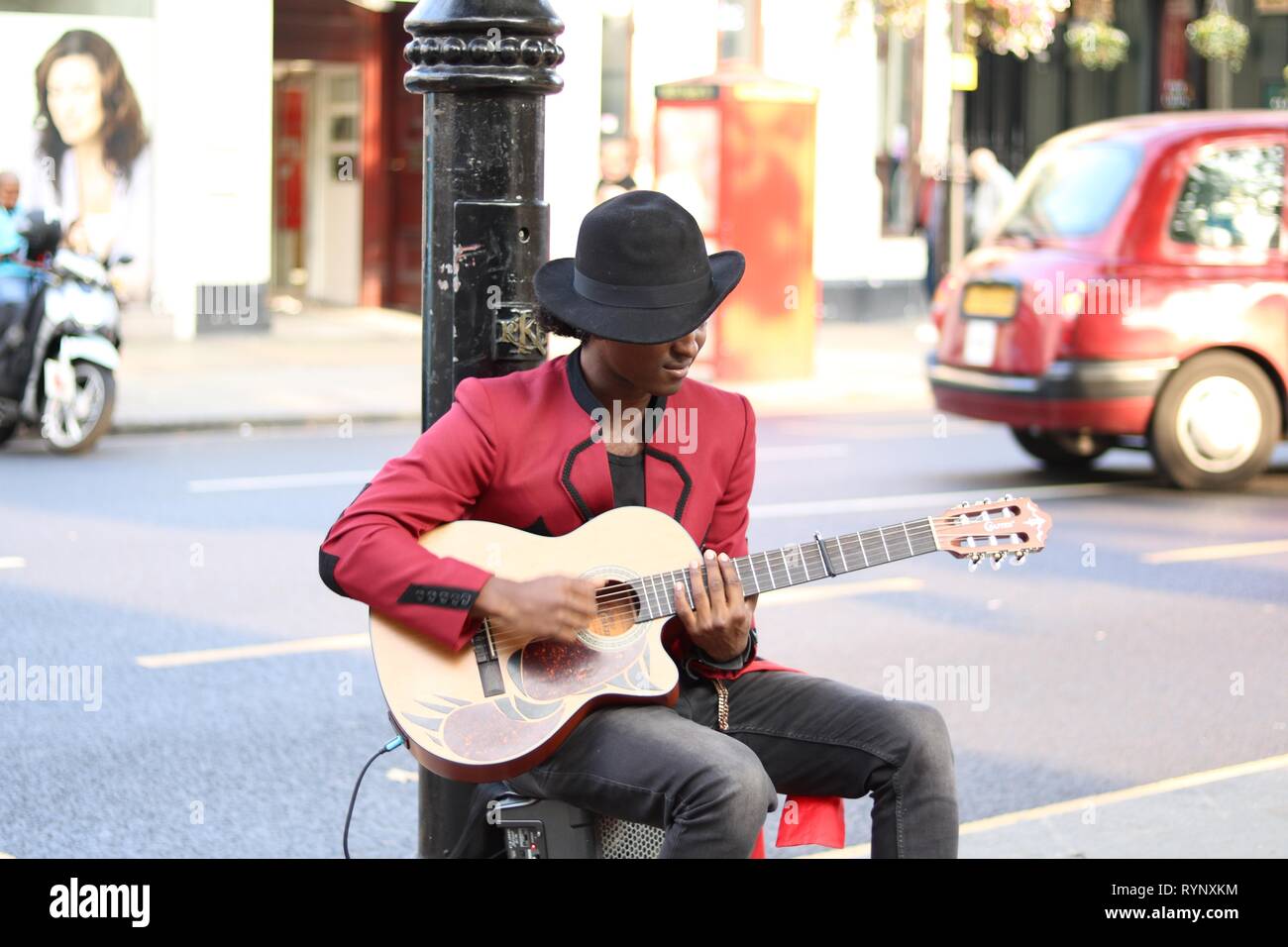 Busker in London Street Stock Photo - Alamy