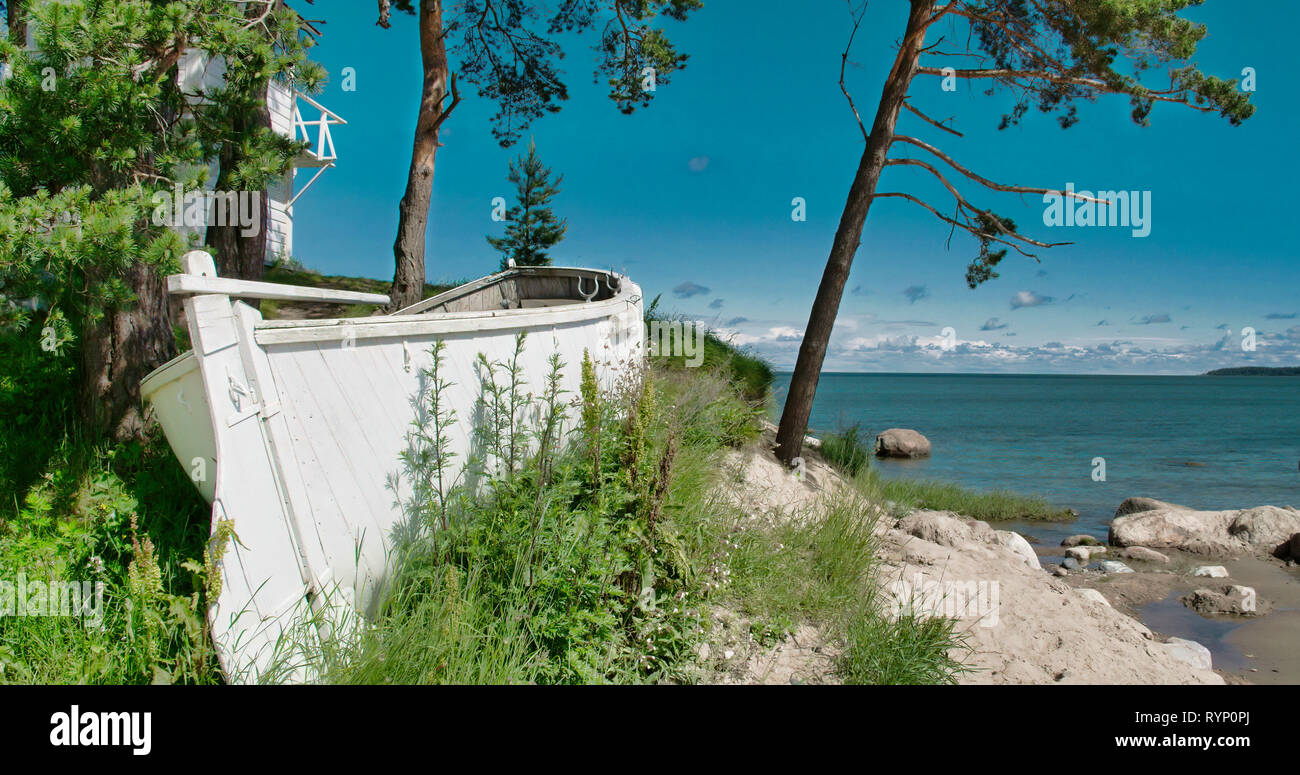 Abandoned boat on caribbean sea hi-res stock photography and images - Alamy