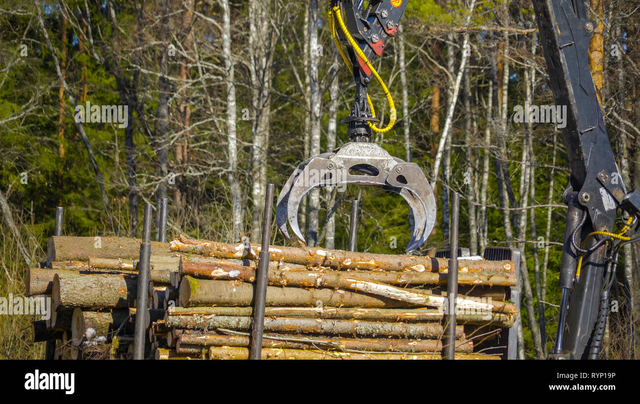 Grapple truck hi-res stock photography and images - Alamy