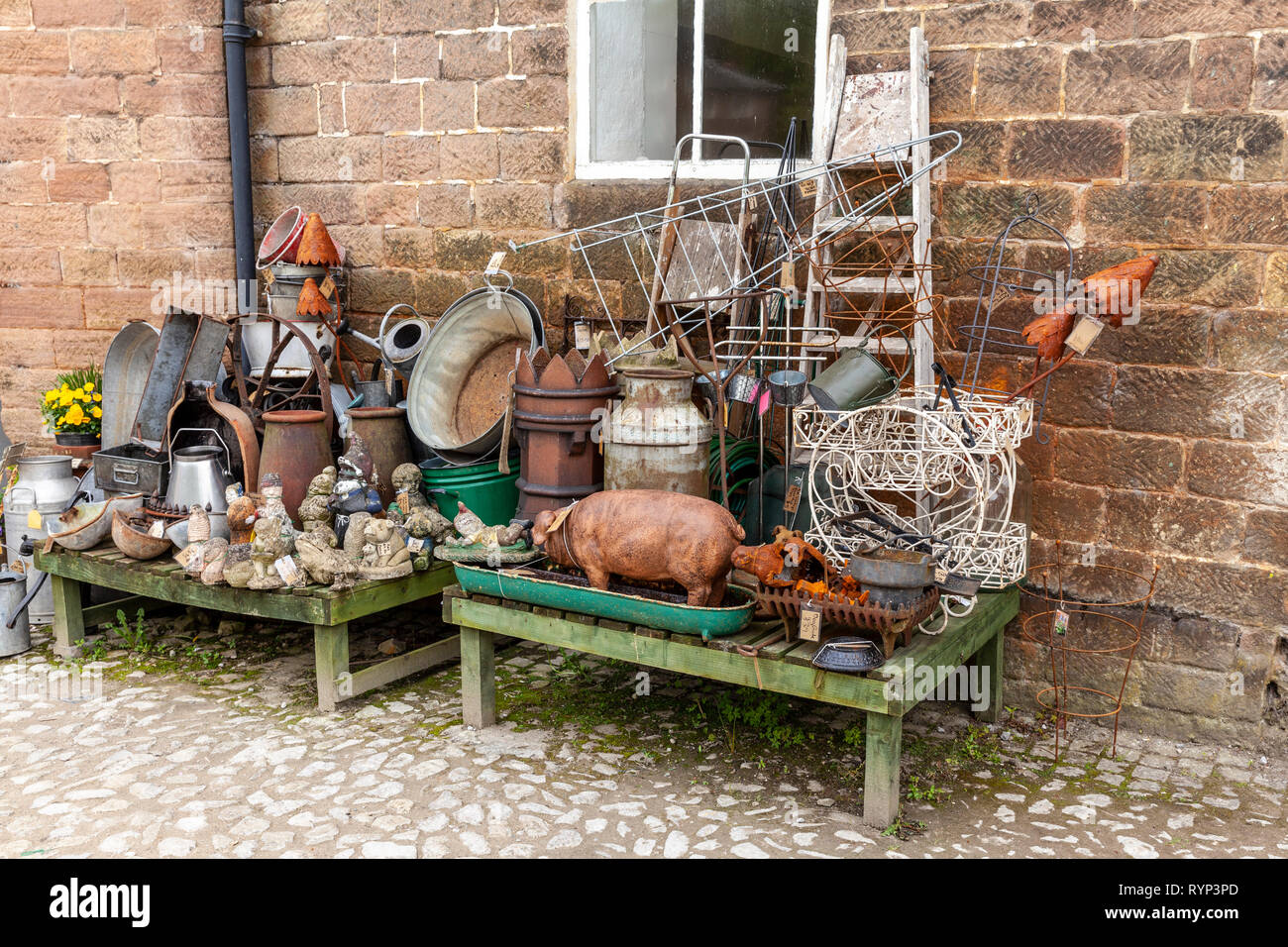 Bric a brac bric a brac hi-res stock photography and images - Alamy