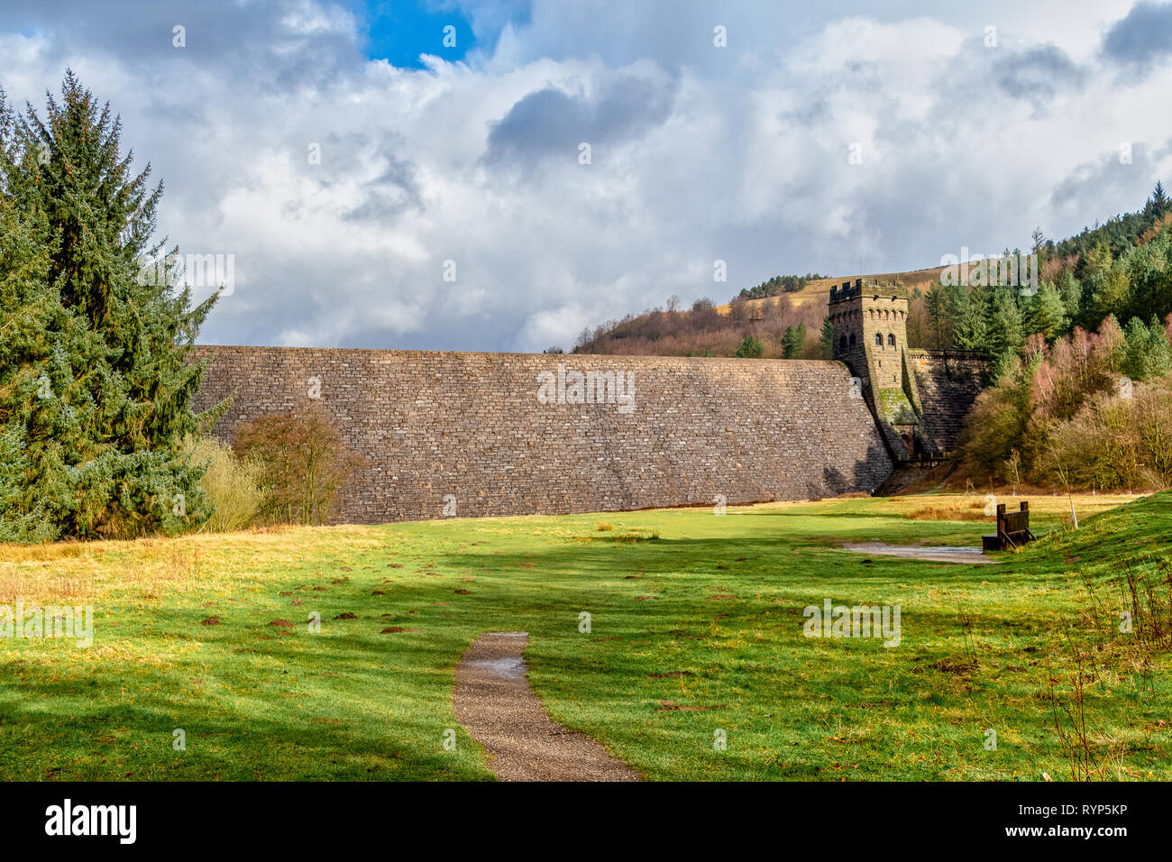 View of Derwent Dam and Reservoir, Peak District, Derbyshire, UK. This ...