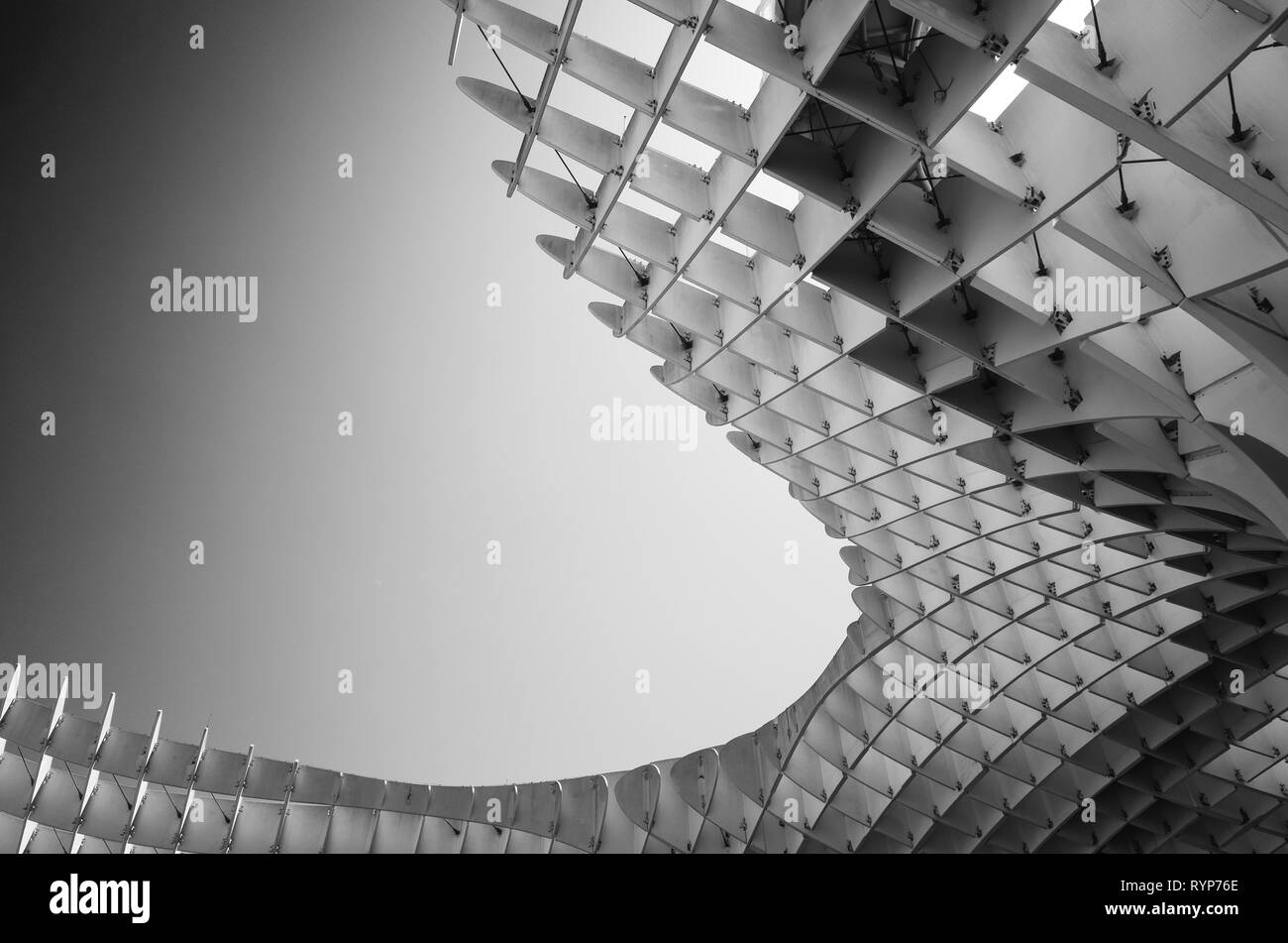 Monochrome honeycomb pattern hi-res stock photography and images - Alamy