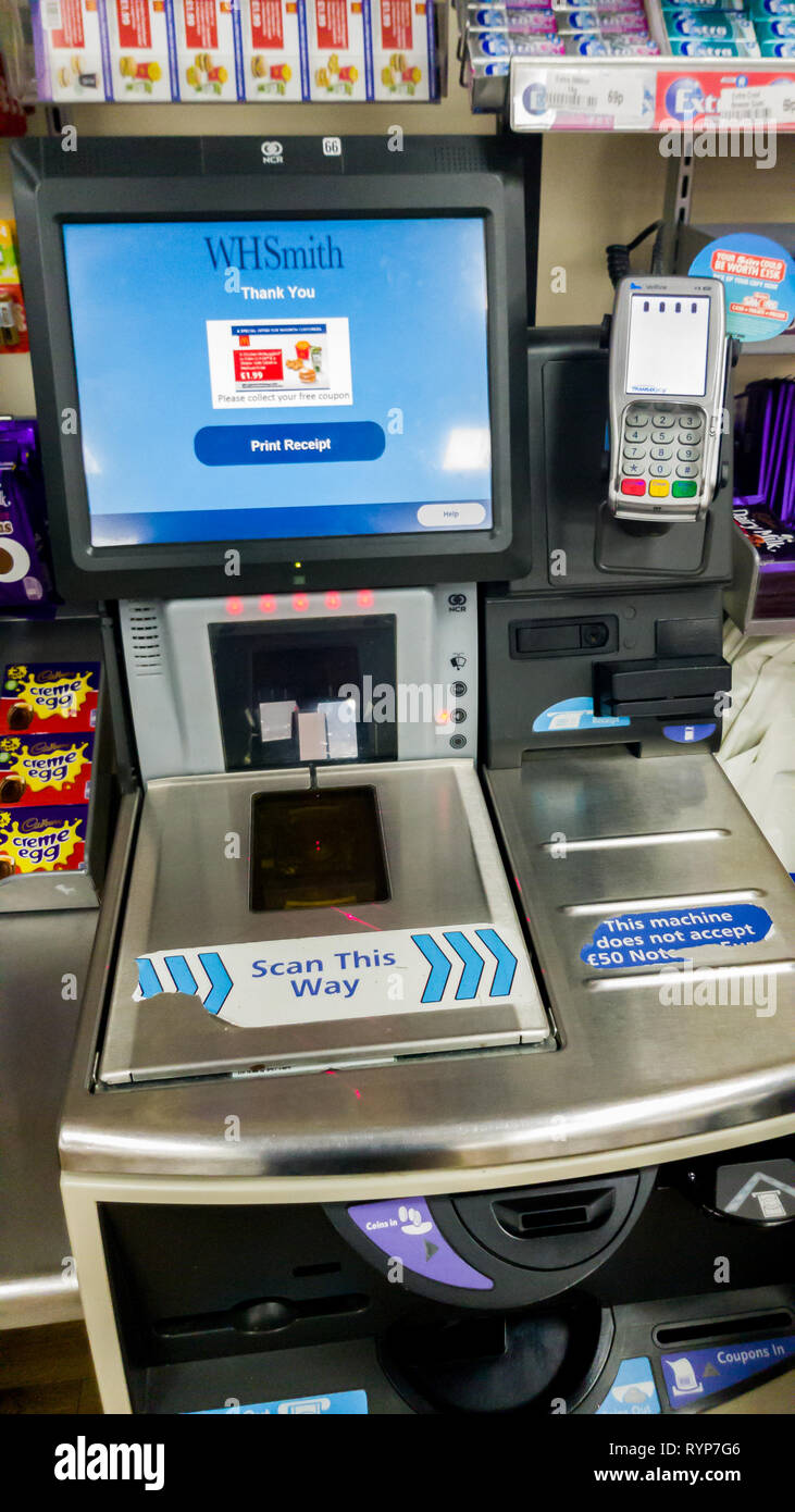 Self checkout machine hi-res stock photography and images - Alamy