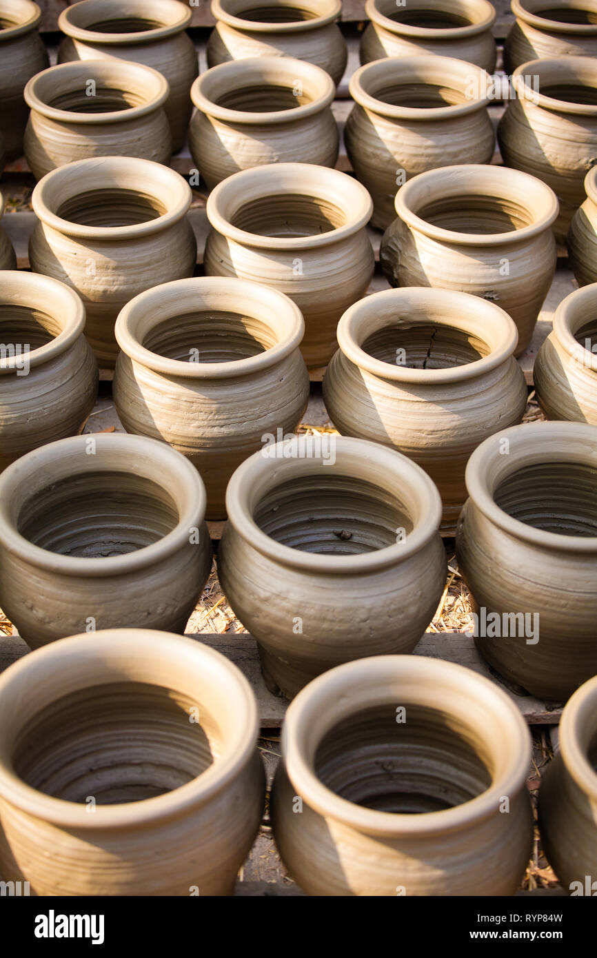 Clay pots dry in the sunshine at Yandabo Pottery Village, Myanmar Stock ...