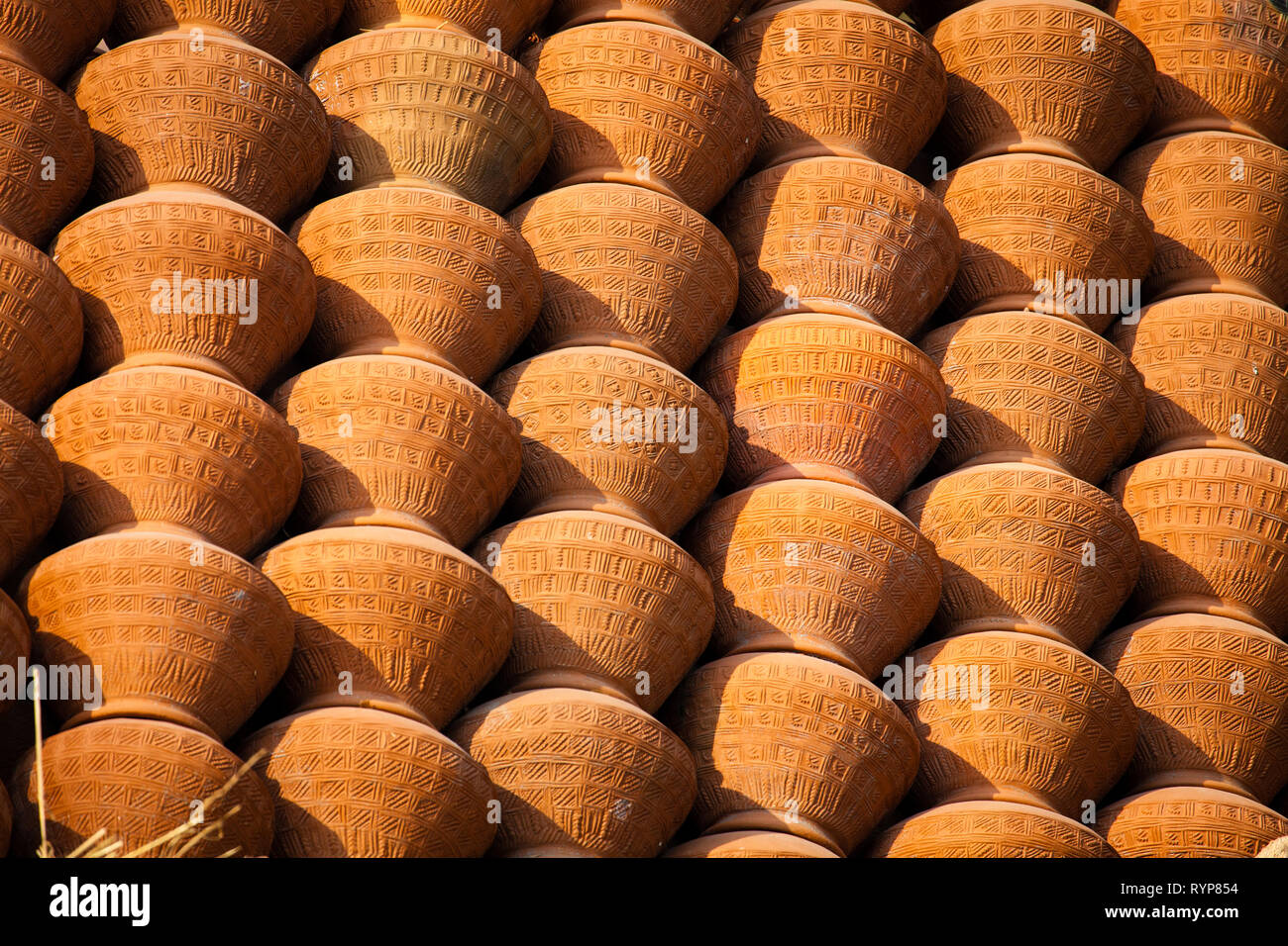 Clay pots dry in the sunshine at Yandabo Pottery Village, Myanmar Stock ...