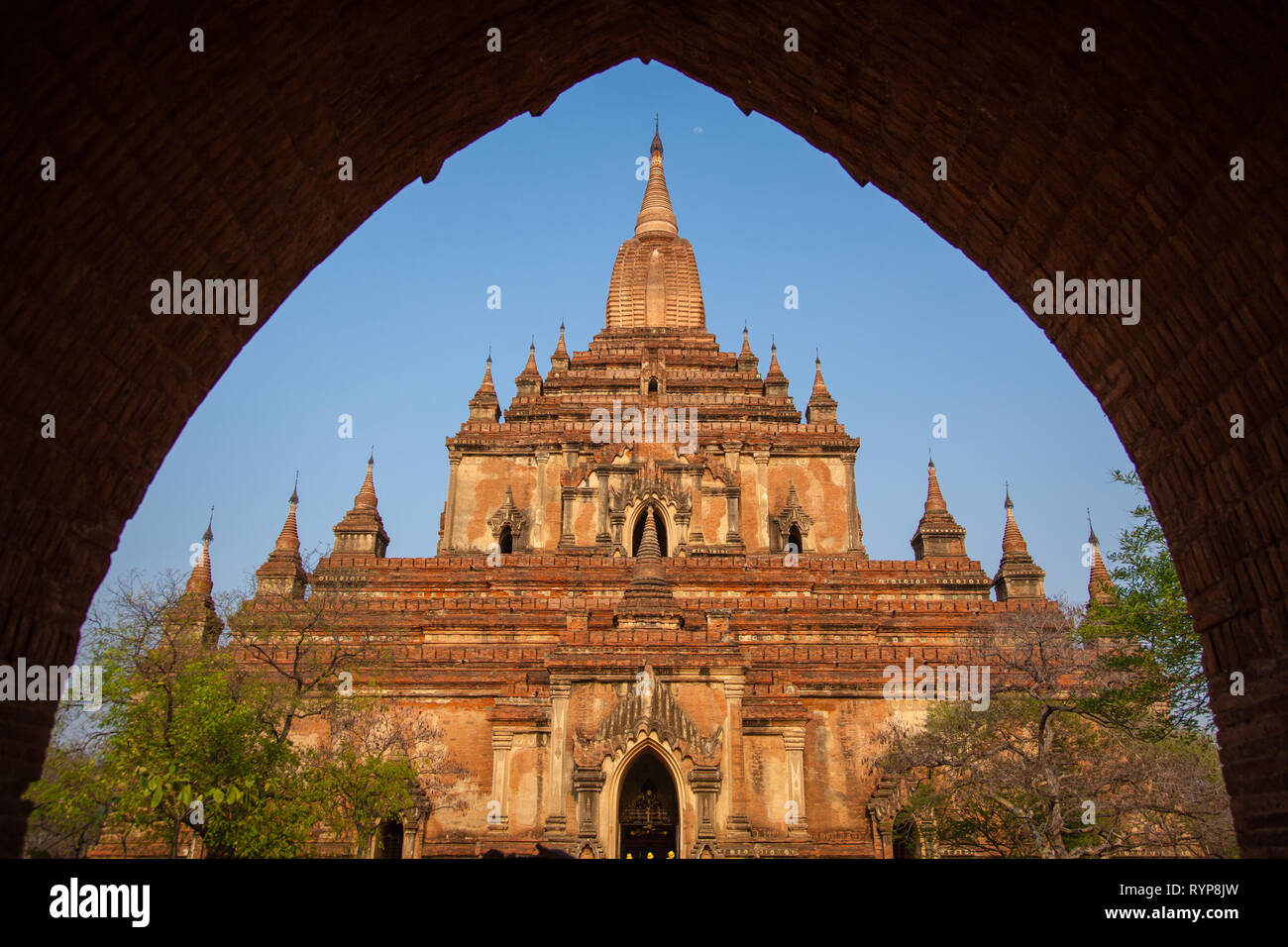 Myanmar temple architecture hi-res stock photography and images - Alamy