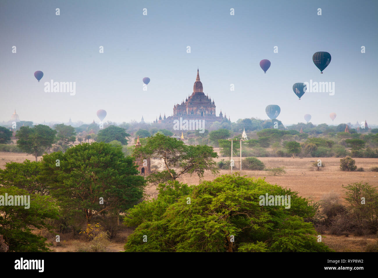 Hot air balloons at dawn over Bagan, Myanmar Stock Photo - Alamy