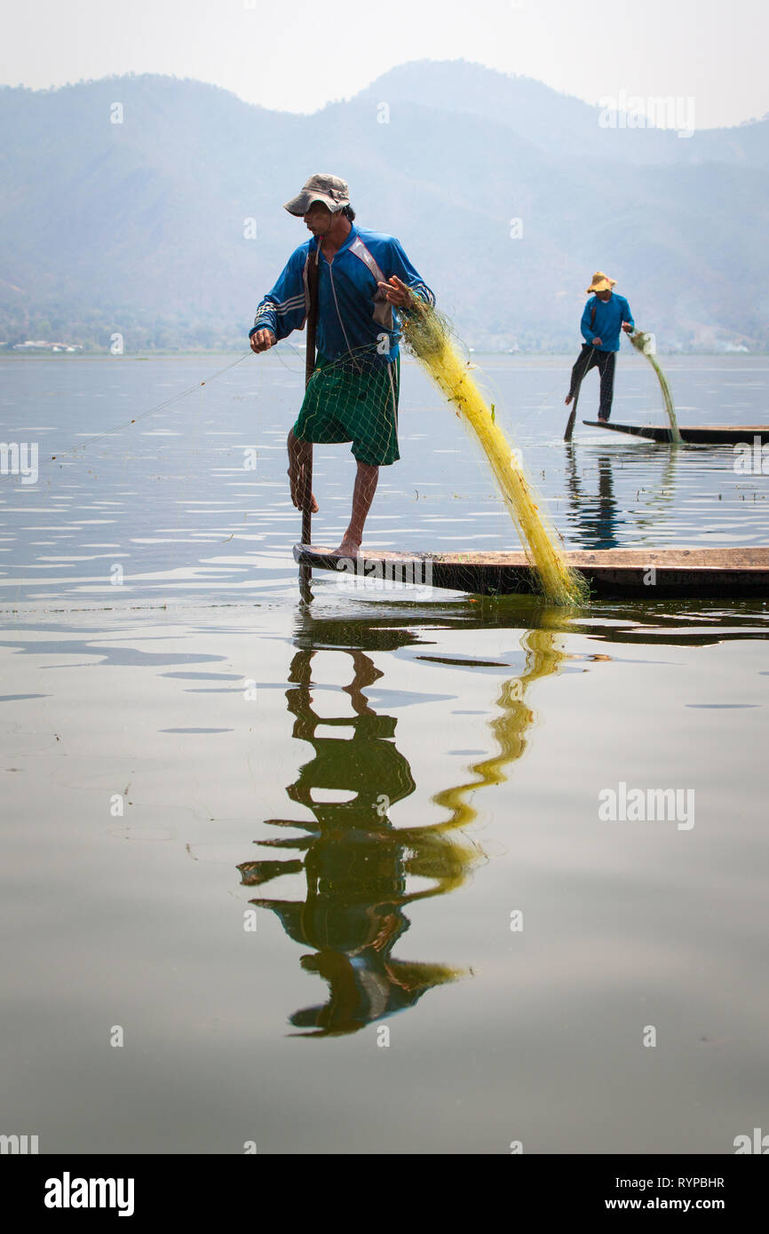 The famous leg-rowing fishermen of Inle Lake, Myanmar Stock Photo - Alamy