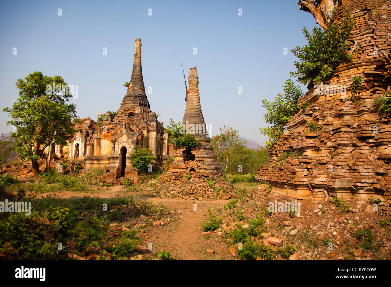 Crumbling ruins hi-res stock photography and images - Alamy