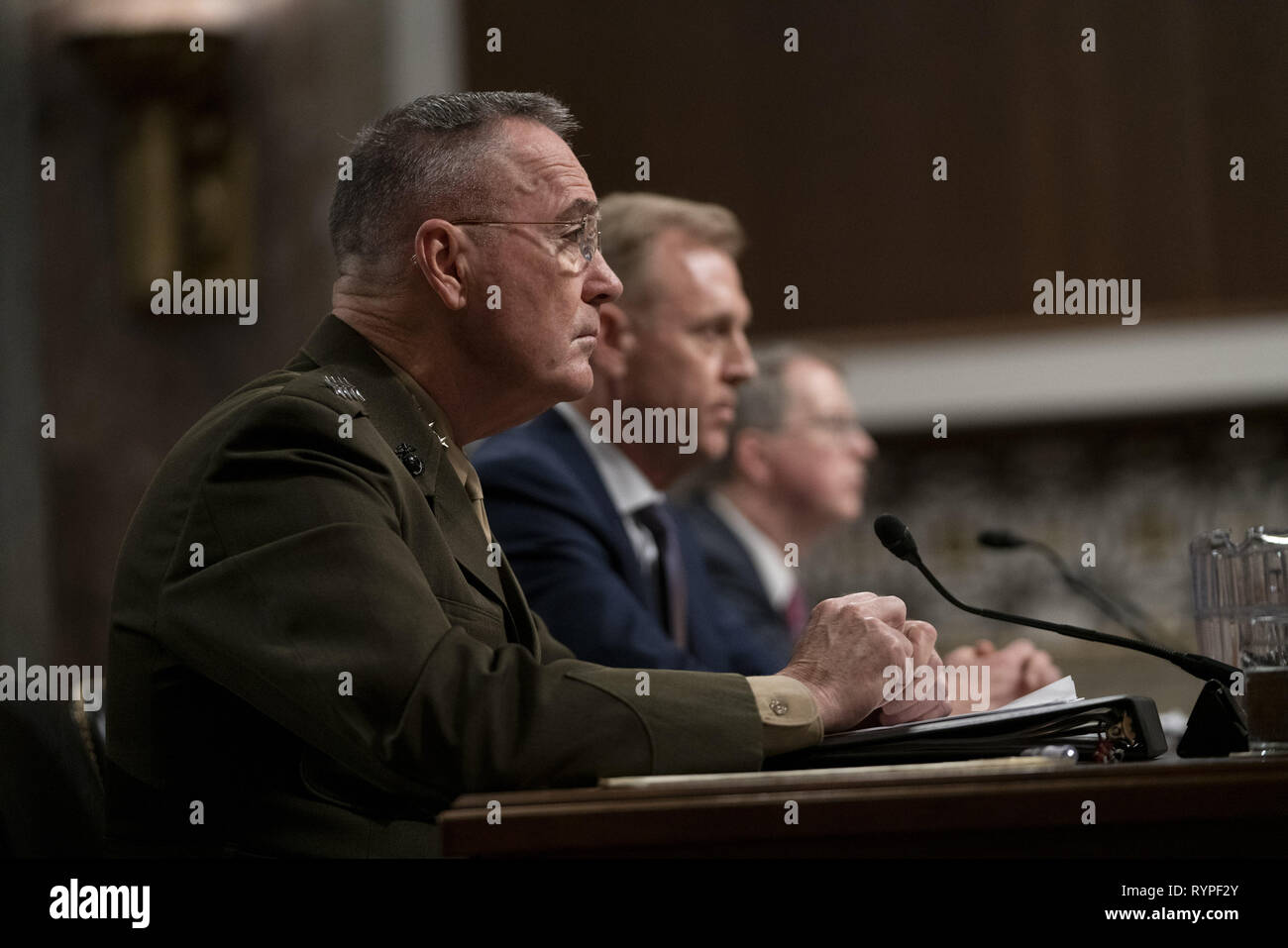 General joseph f dunford hi-res stock photography and images - Alamy