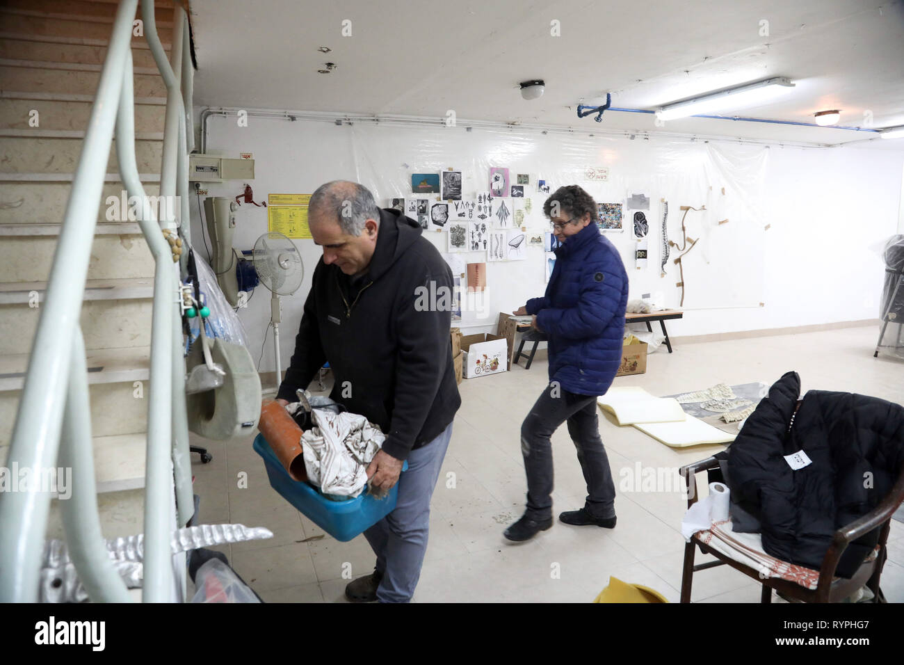 Tel Aviv, Israel. 14th Mar, 2019. Israelis stay inside a bomb shelter ...