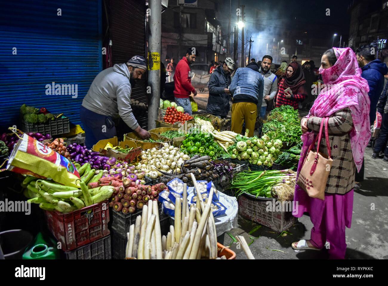 Indian road side hi-res stock photography and images - Alamy