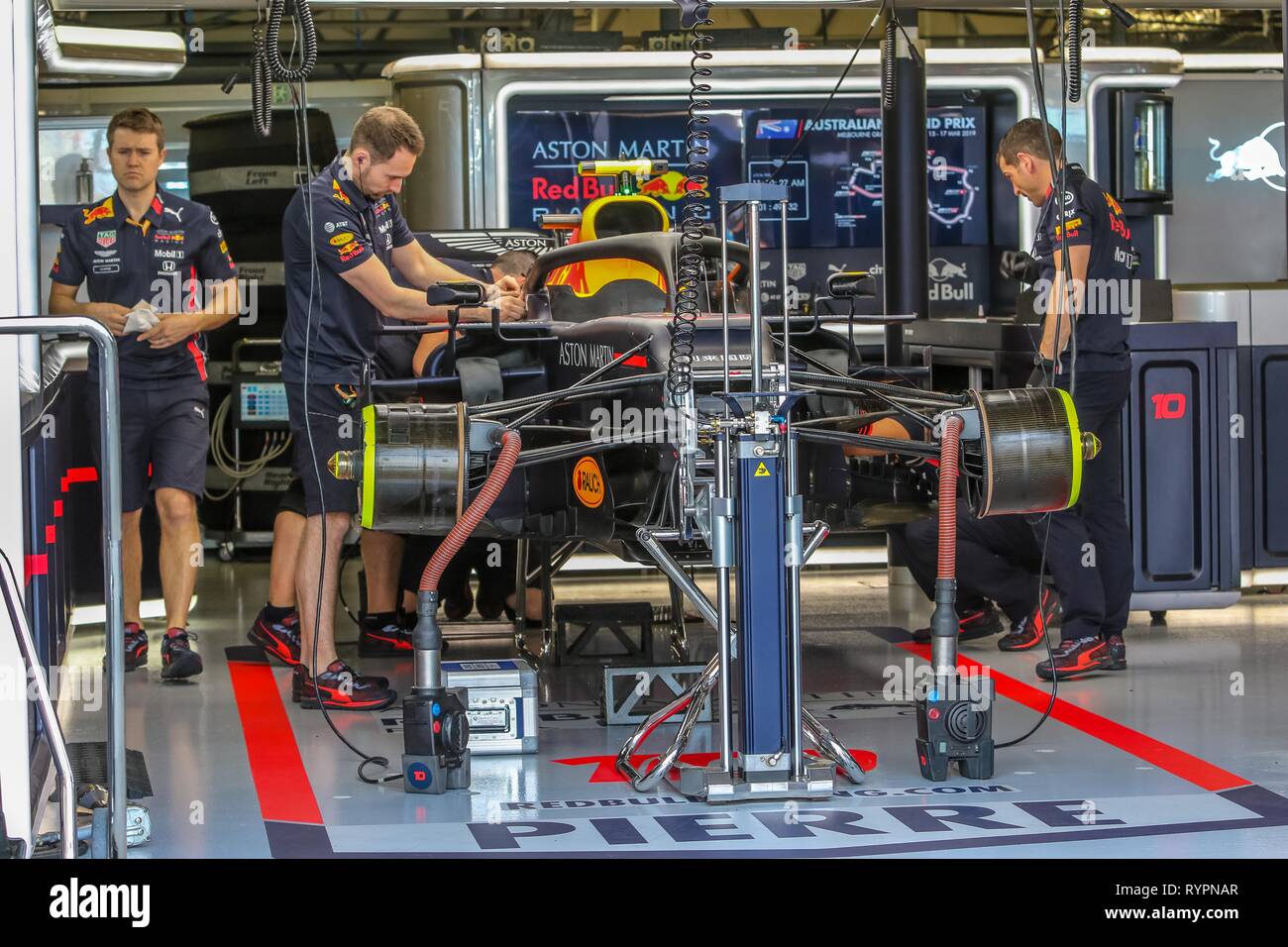 International Pit Garage High Resolution Stock Photography and Images ...