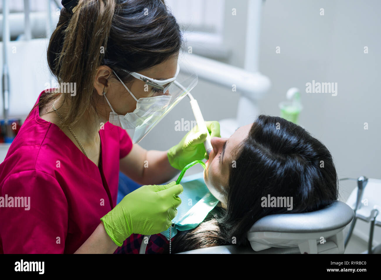 Patient treatment hi-res stock photography and images - Alamy
