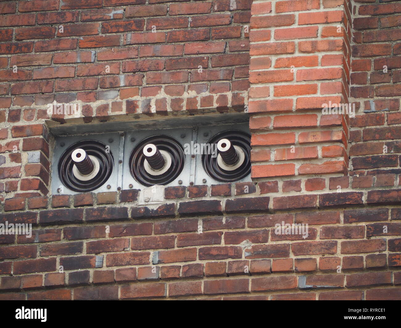 Electrical insulators hi-res stock photography and images - Alamy