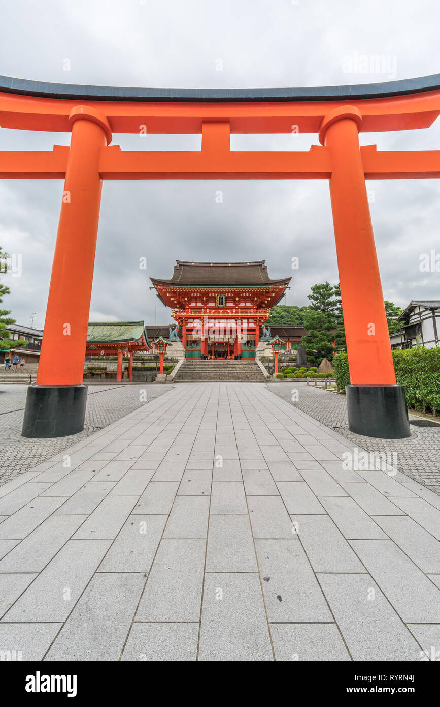 Fushimi Inari Taisha Shinto shrine. Entrance torii gate and Romon or ...