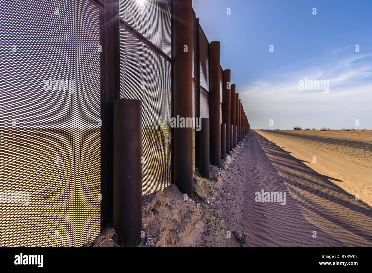 US Border Fence, Yuma Arizona, April 2018 Stock Photo - Alamy