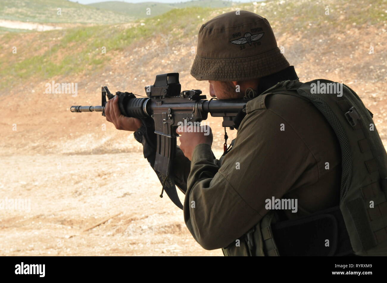 Israeli army paratroopers hi-res stock photography and images - Alamy