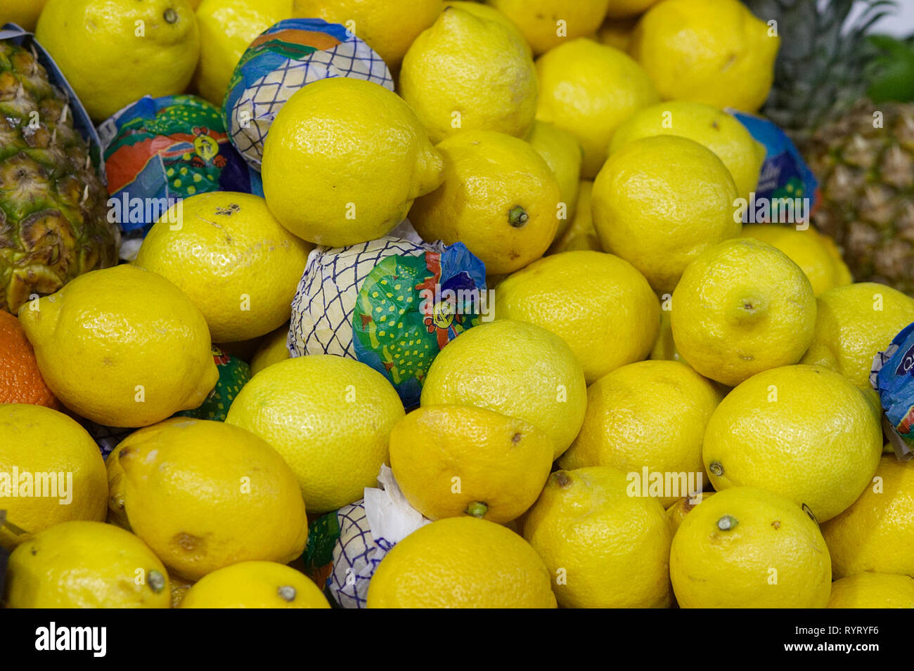 Lemon citrus fruit traditional tradition hi-res stock photography and ...