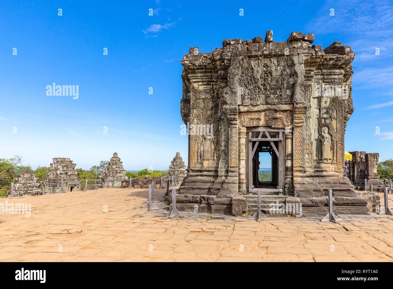 Bakheng temple hi-res stock photography and images - Alamy