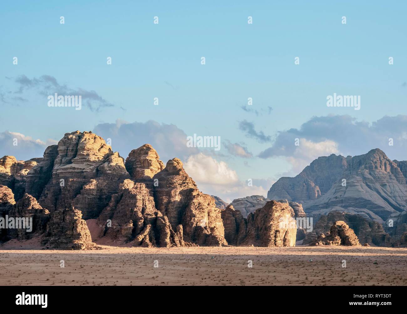 Desert landscape of wadi rum hi-res stock photography and images - Alamy