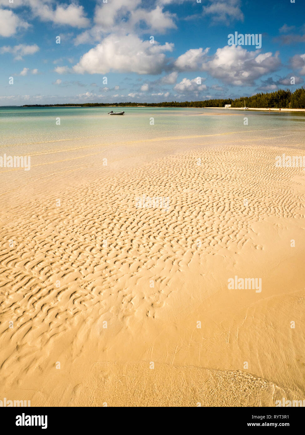 Clean Beautiful, Shallow Sandy Tropical Beach, Governors Harbour ...